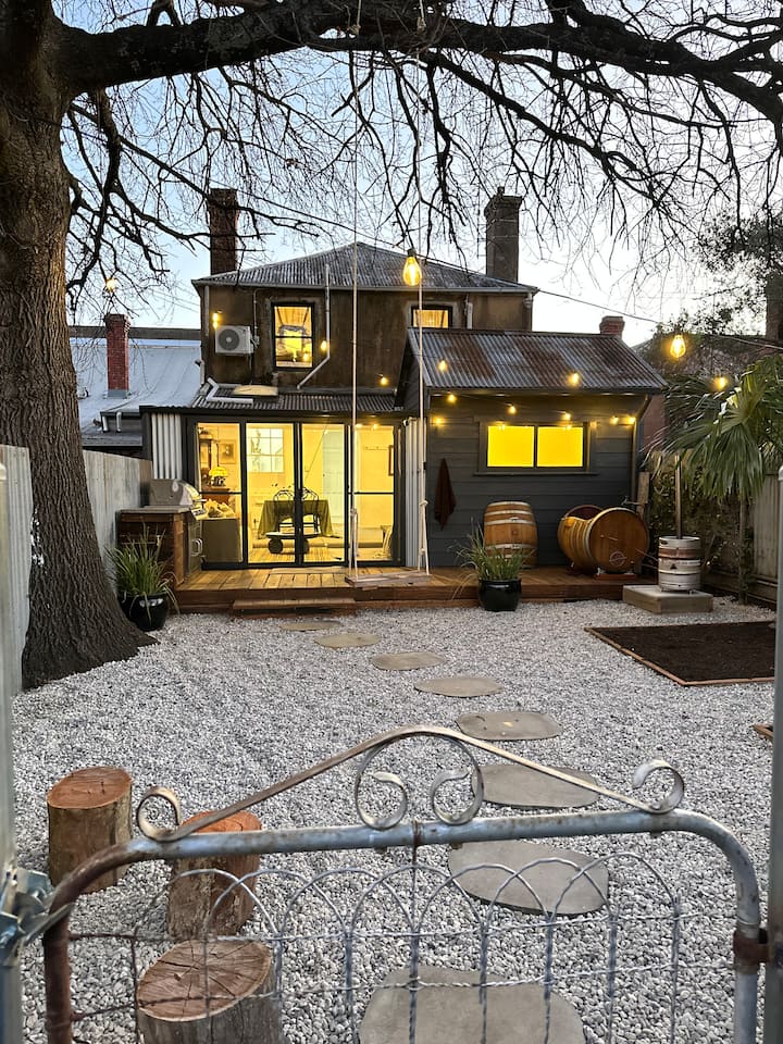 Atelier’s Den - Wood-fire Hot Tub, Center Of Town - Beechworth