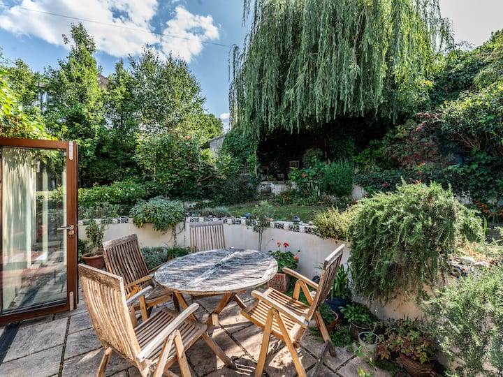 Charming 3-bed Bungalow With Character & Garden - Greenwich