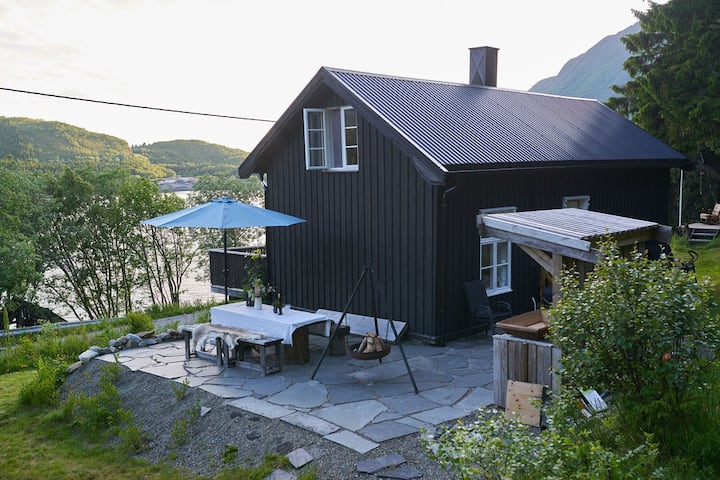 Nytun Nordlandshus Ved Sjøen. - Sortland