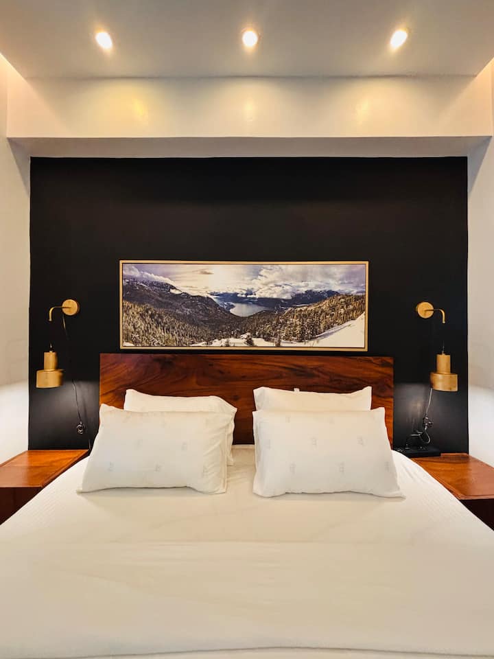 * * 12 Poolside Paradise Suite - Iloilo City