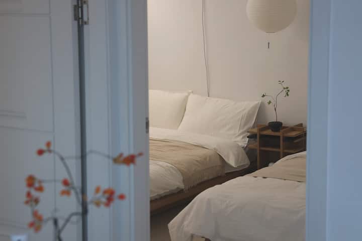 [신규오픈] 이태원역 도보 3분/메인거리 1분/멋진도시전경/3br/10p (Da:in) - 