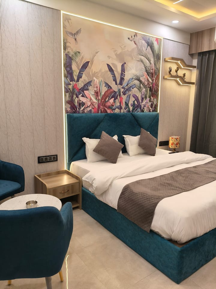 Tropical Nest|topfloor|omaxe Hazratganj Lko - Lucknow