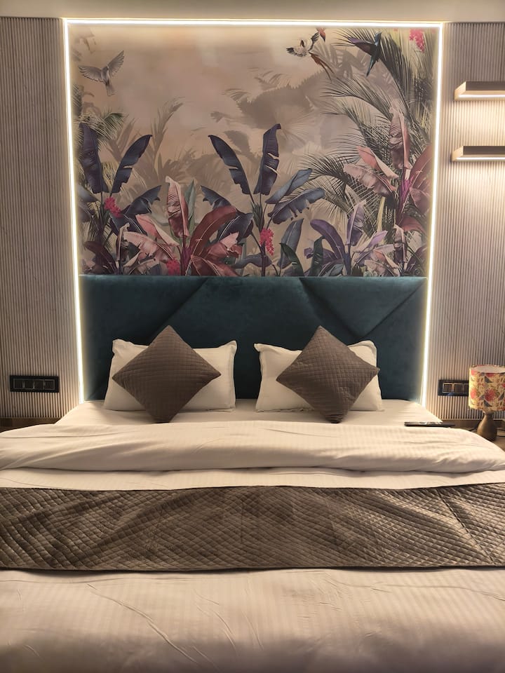 Tropical Nest|topfloor|omaxe Hazratganj Lko - Lucknow