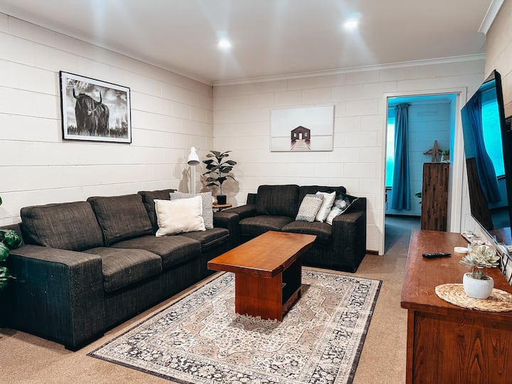 Todd’s Lodge In Murray Bridge + Private Backyard - Murray Bridge