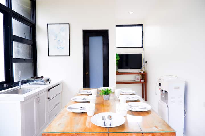 Glass-wall Beach House For 10pax - Lemery