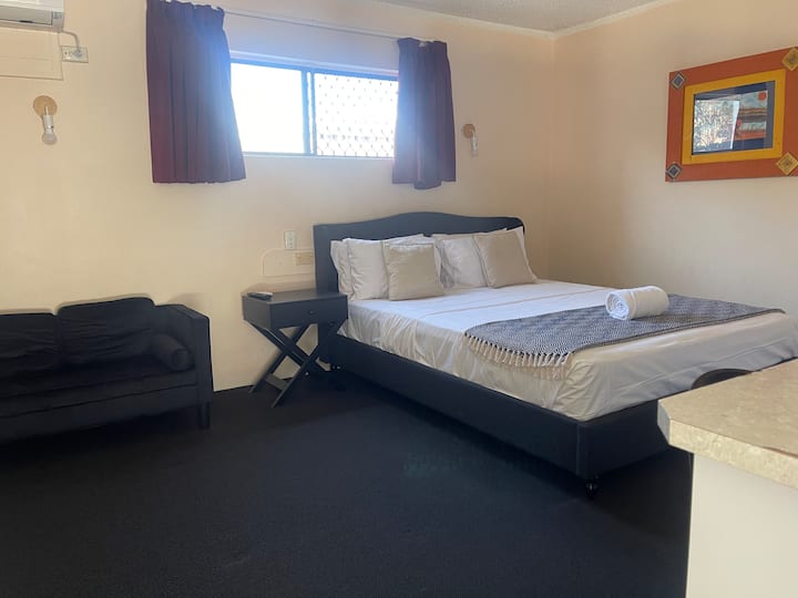 Suite 6 @Glenlyon Lodge - Gladstone Central