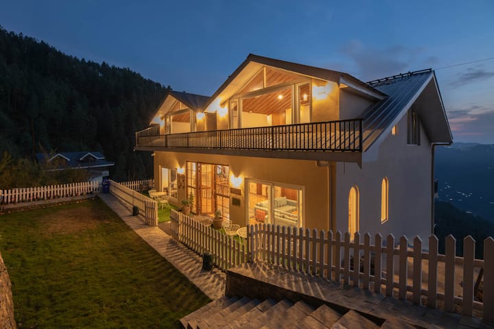 8bhk - Bonfire & Jacuzzi - Ved Vilas @Stayvista - Kufri