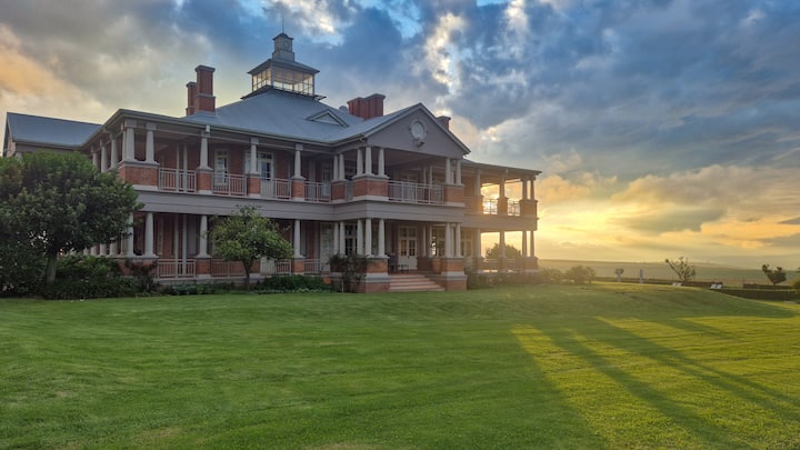 Kerriston Manor House - Old English Luxury - Mooi River