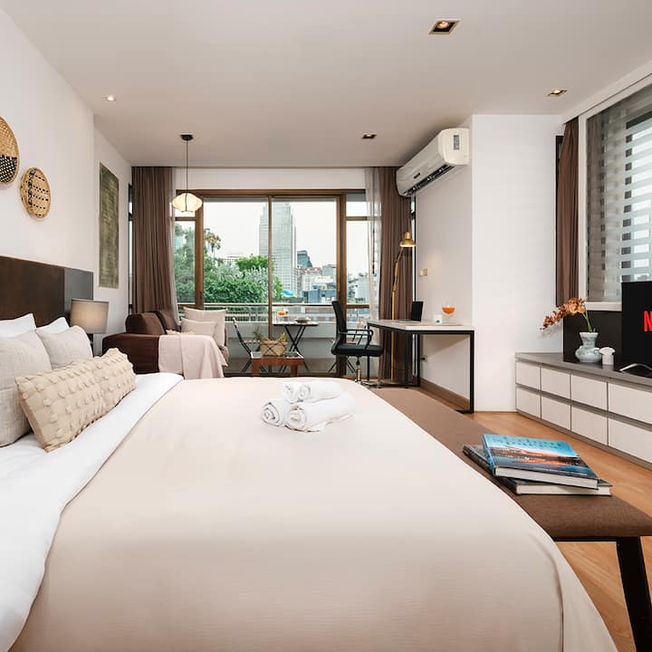 Quiet Asoke/nana Bts Retreat W/ Skyline & Gym/park - Bangkok