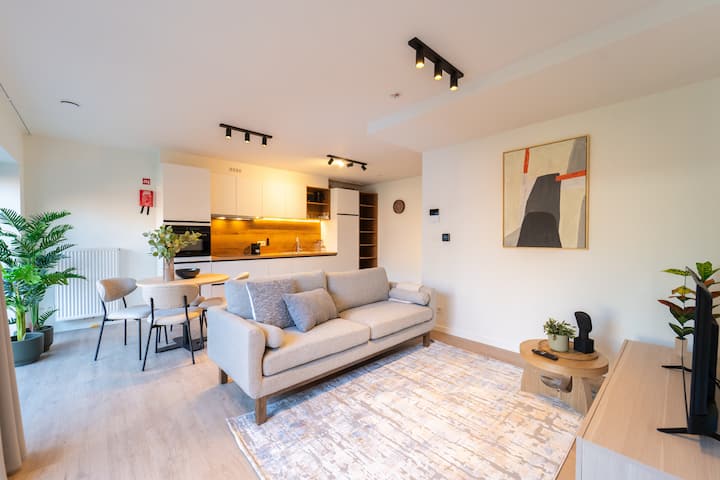 Stijlvol & Licht Appartement Met Aparte Slaapkamer - Machelen