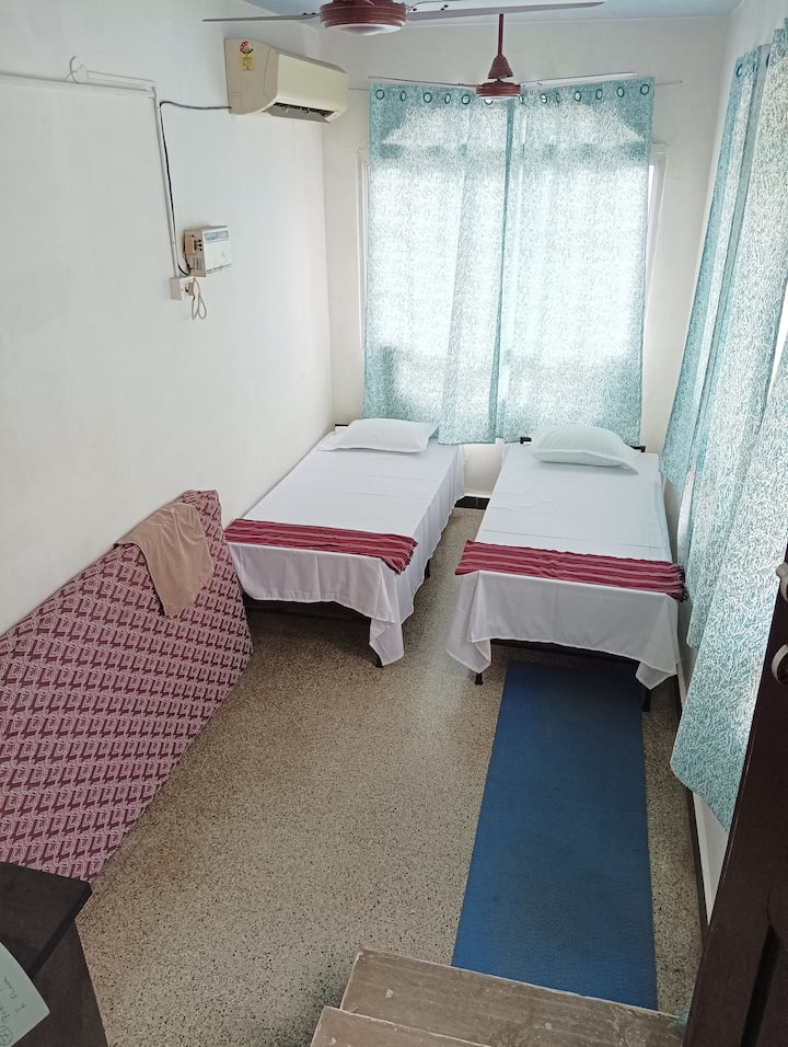 Double Bed Room With Two Extra Matresses - Chennai