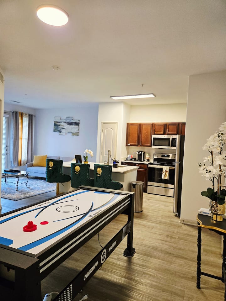 Frisco Vibes With Pool, Gym & Elegant 1br Apart. - Frisco, TX
