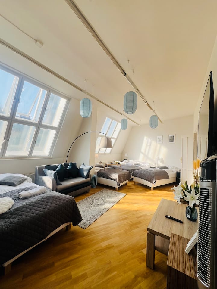 Flat In Old Town Opposite Astronomical Clock Tower - Praga