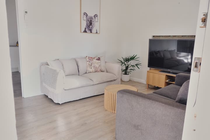 Pet & Family Retreat | Fenced Yard | Walk To Town - Ballarat