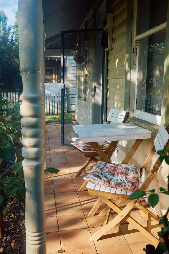 Pet & Family Retreat | Fenced Yard | Walk To Town - Ballarat