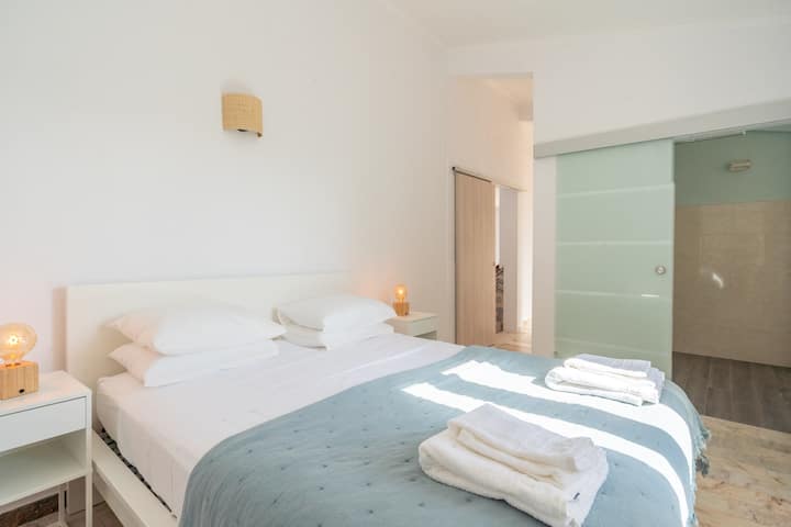 Queen Studio W Private Bathroom - Vila do Bispo