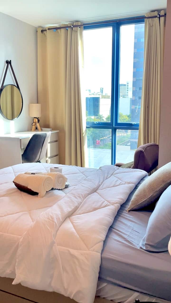 Central Cozy Suite @ It Park W/ Gym, Pool, Netflix - Cebu