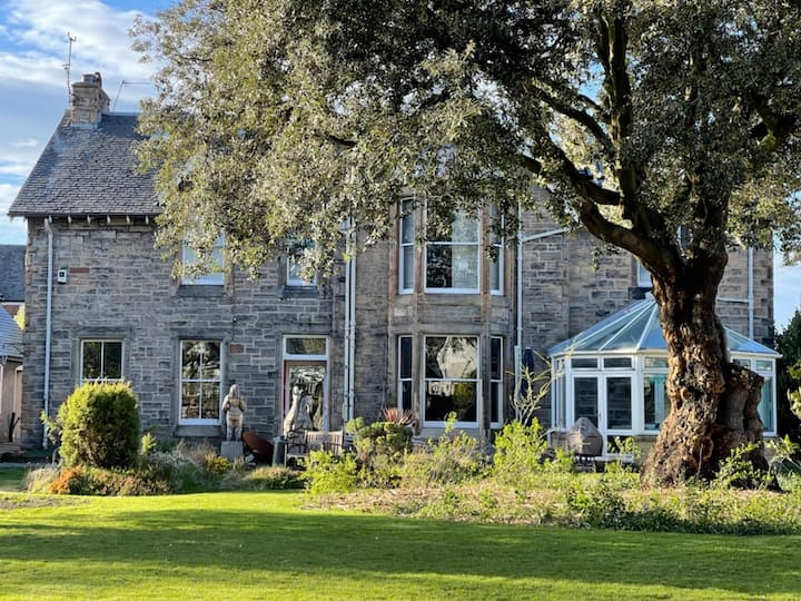 Beautiful Private House - Edinburgh, UK