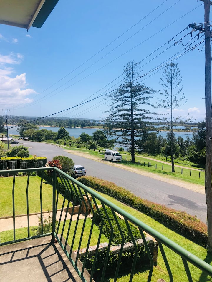 Urunga  Beachfront Apartment - Urunga