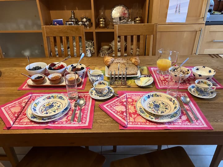 Belfast, Room In Townhouse Off Ormeau Road - Belfast