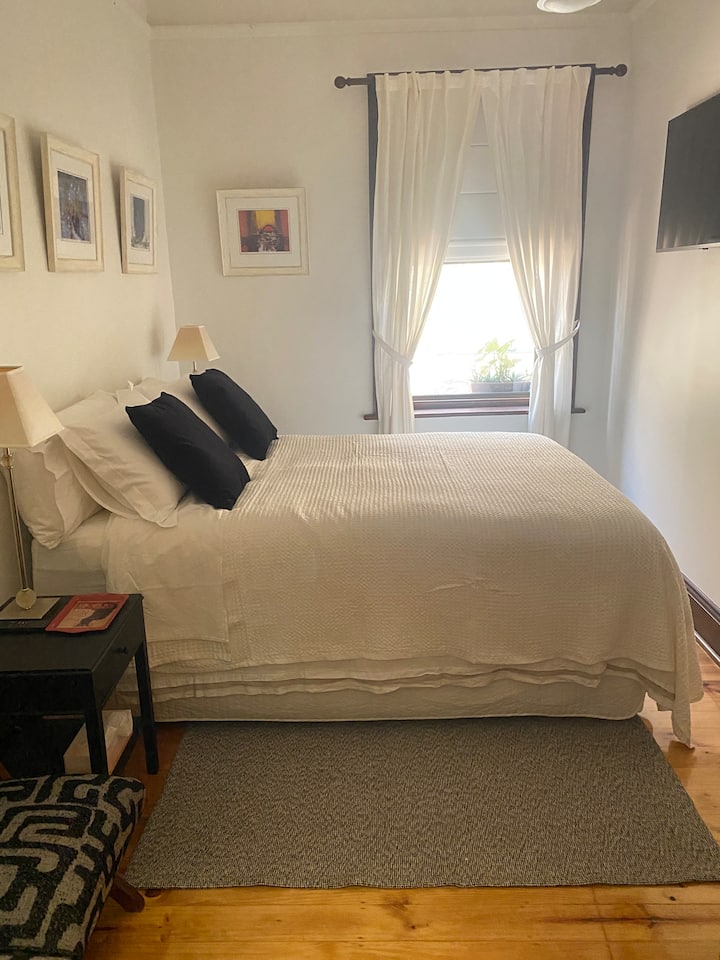 Hop Skip And A Jump To The Cbd - Adelaide