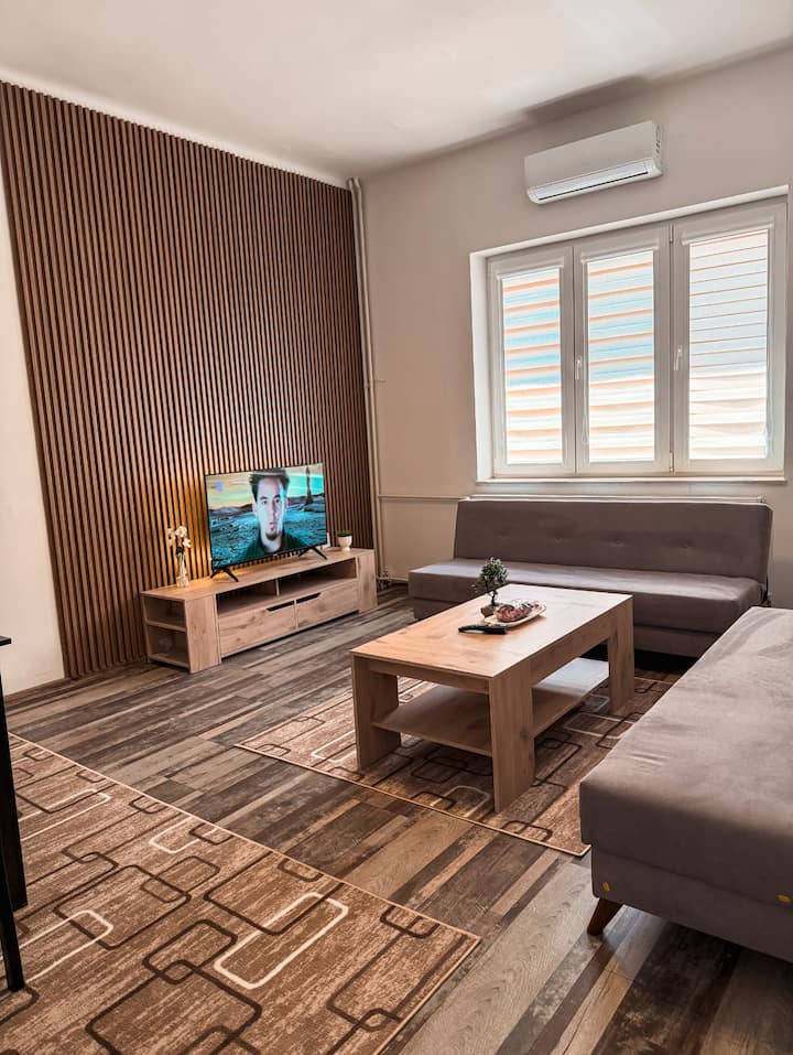City-center Retreat | Walk Everywhere + Fast Wifi - Skopje