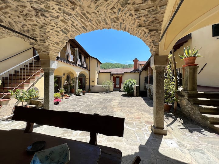 Charming Coliving In Medieval Courtyard (5 Guests) - Pontremoli