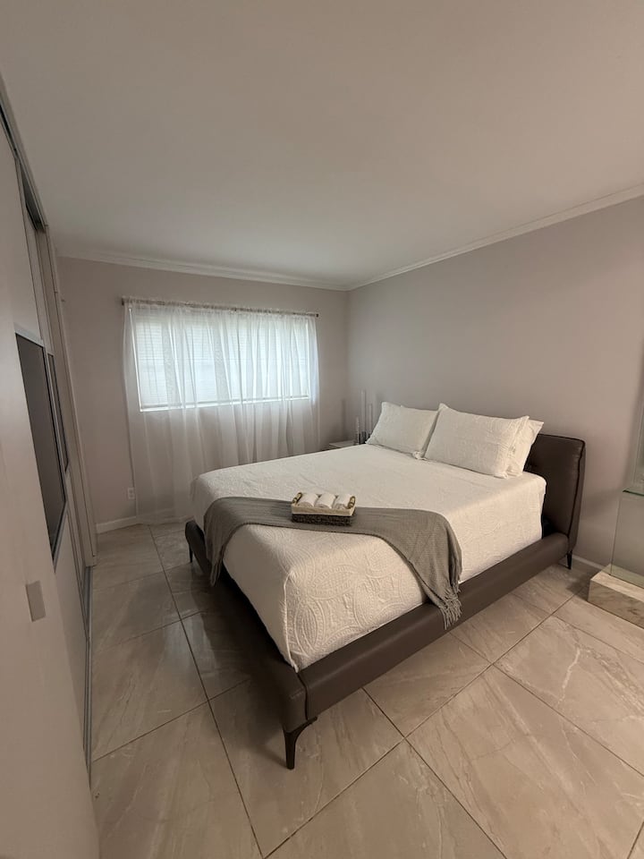 Sunny Isles Beach Luxury Retreat - Aventura, FL