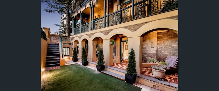 Albert Hall Cloisters - Spa & Beachfront Escape - Glenelg