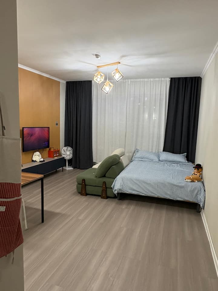 Sunlit Ger View (햇살 비친 게르 전망) - Ulaanbaatar