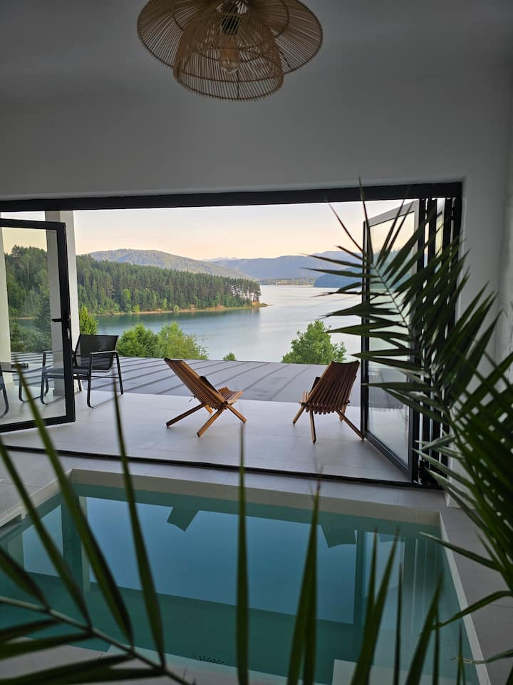 Moon Lake Bicaz - Aurora Sky - Hangu
