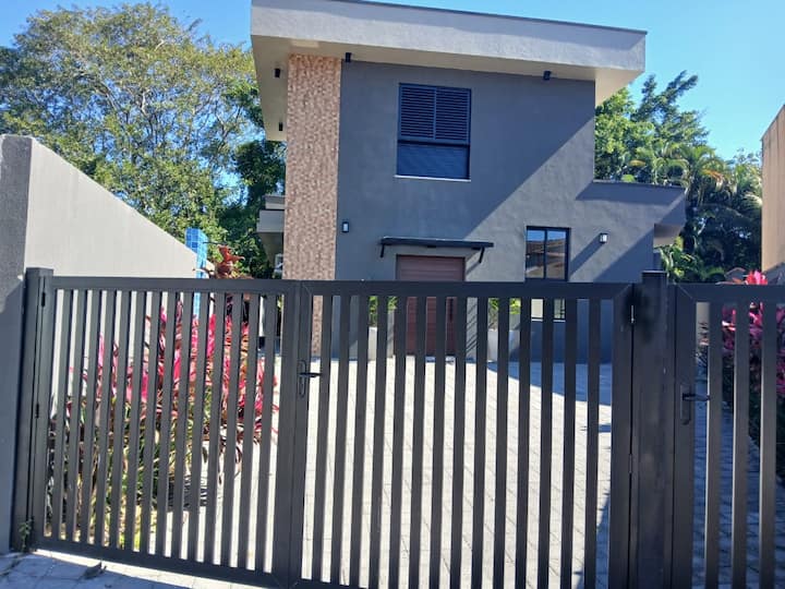 Casa De Praia Com A Tranquilidade Do Campo - 