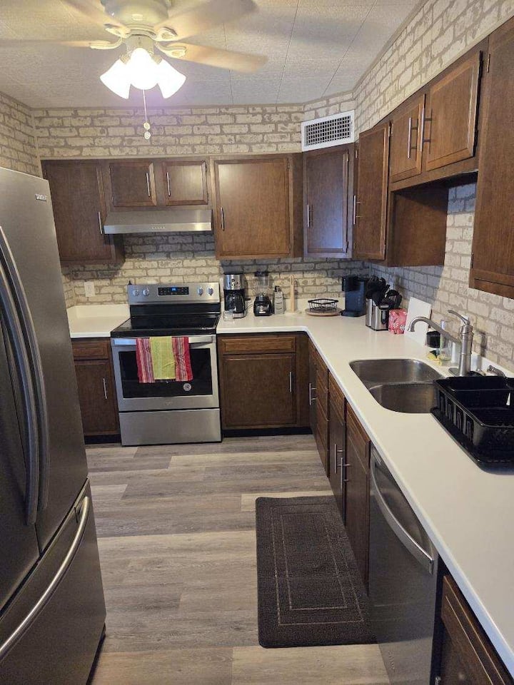 3 Bedroom-5 Bed Cozy Home - Wichita Falls, TX
