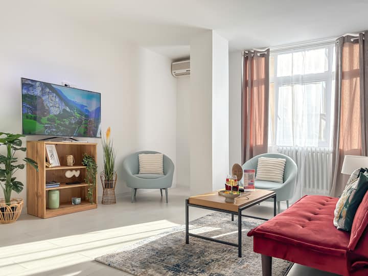 Moonlit Retreat | M&n Condos - Bucharest