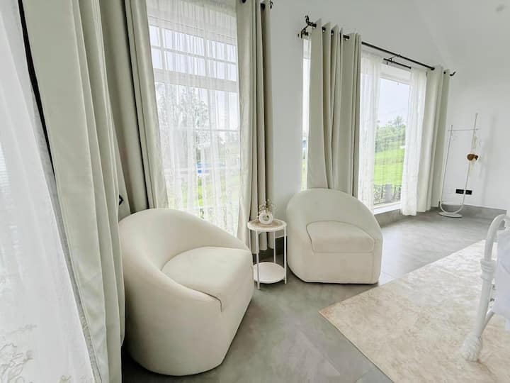 The Snow Suite- By The White Abode, Ooty - ウダガマンダラム