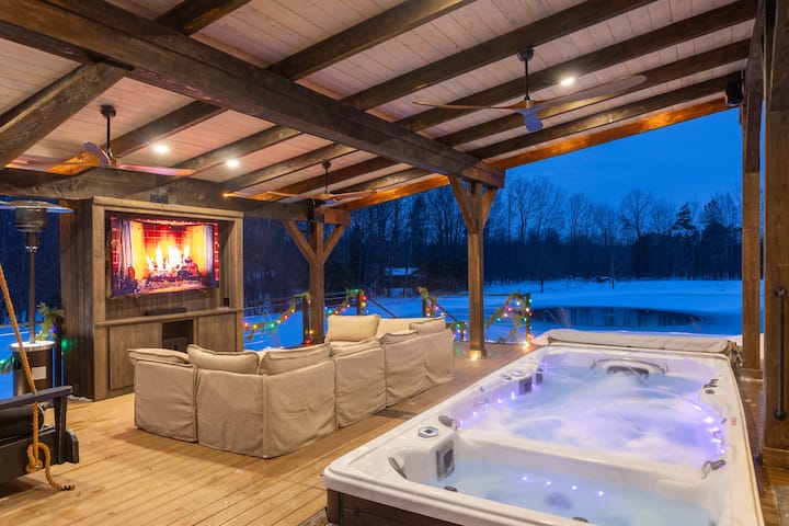 Wine Country Loft + Heated Swim Spa - Geneva, OH