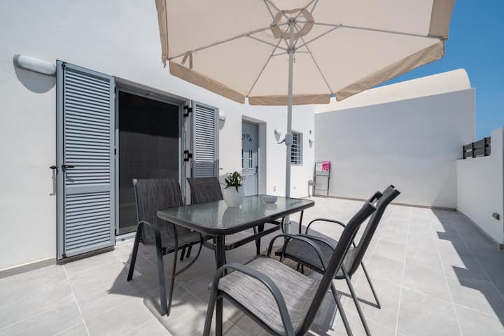 Katerina Roussou House 1 - Santorini