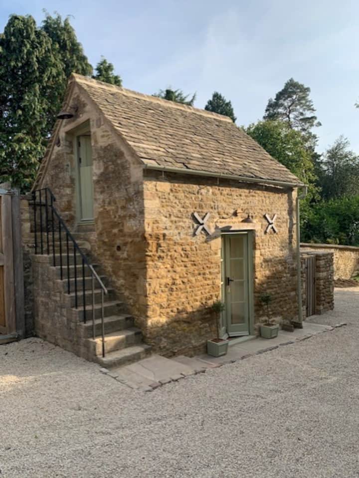 Tiny Cotswold Gem, The Bothy, Little Rissington - Bourton-on-the-Water