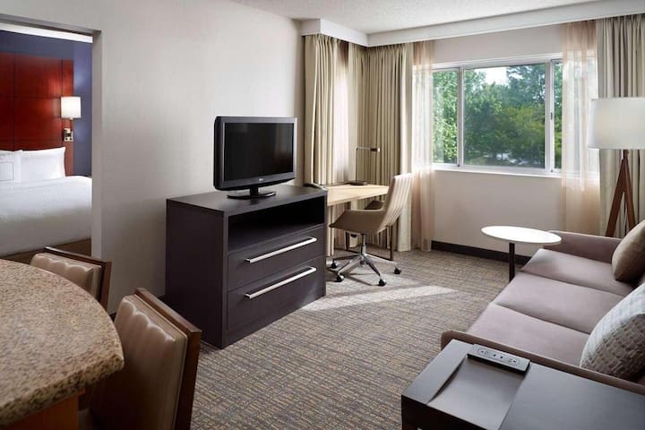Relaxing And Perfect Stay! Free Breakfast! - Alpharetta, GA