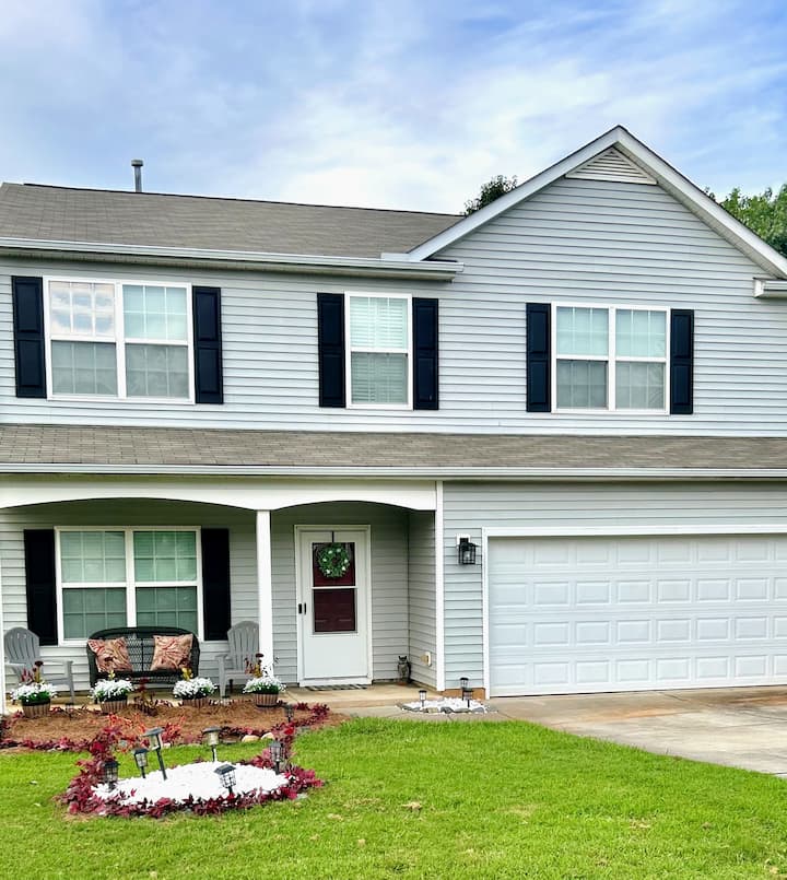 D's Creekside Northcarolina Home Sleeps 10 Guests - Burlington, NC