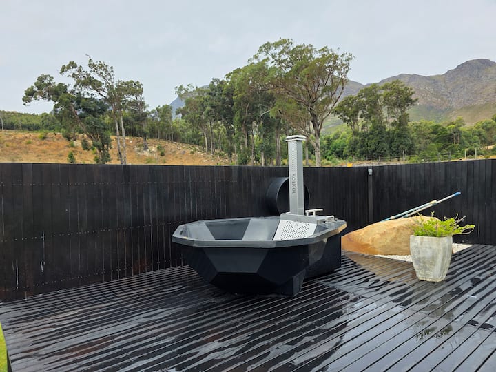 Luxury Farmstyle Living With A
Kolkol Wood Hot Tub - Grabouw