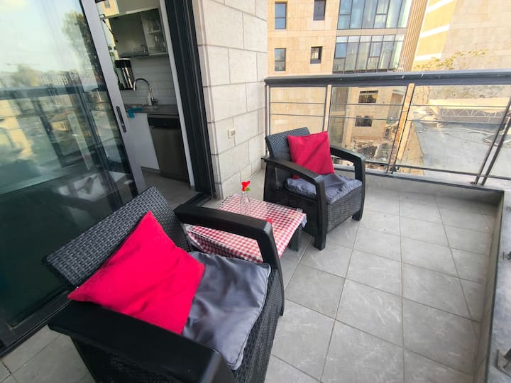 Jtower Stylish Apartment 3 Br - Parking & Balcony - 耶路撒冷