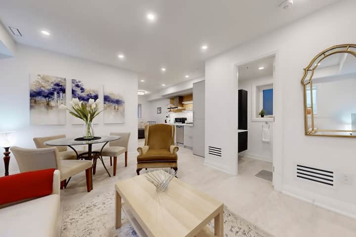 Holiday Ready
Bright Modern 1+1 Unit In North York - Vaughan