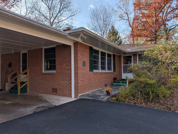 Centrally Located Cville Home - Charlottesville, VA