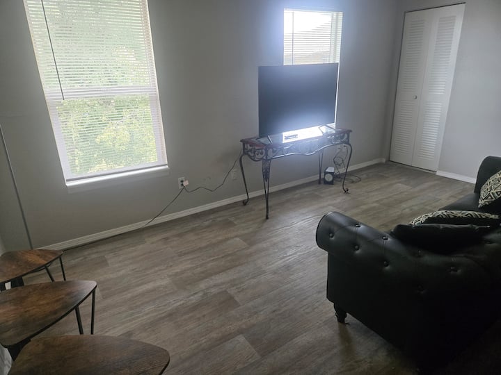 Cozy Retreat - Wichita, KS