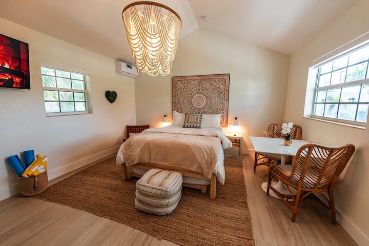 Hotel Seahorse Beach Bungalows Room #8 - Fort Pierce, FL