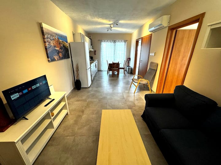 Sunny Retreat: Seaview Balcony And Walk To Beach - Malte