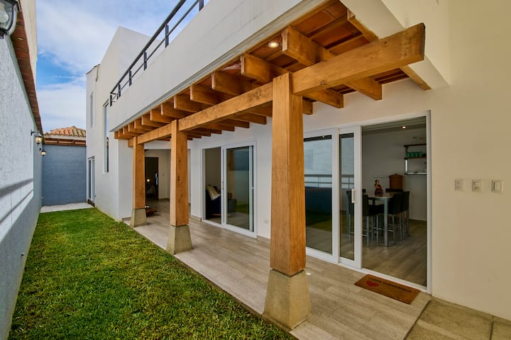 Cozy Antigua Retreat With A/c, Pool & Terrace - Guatemala