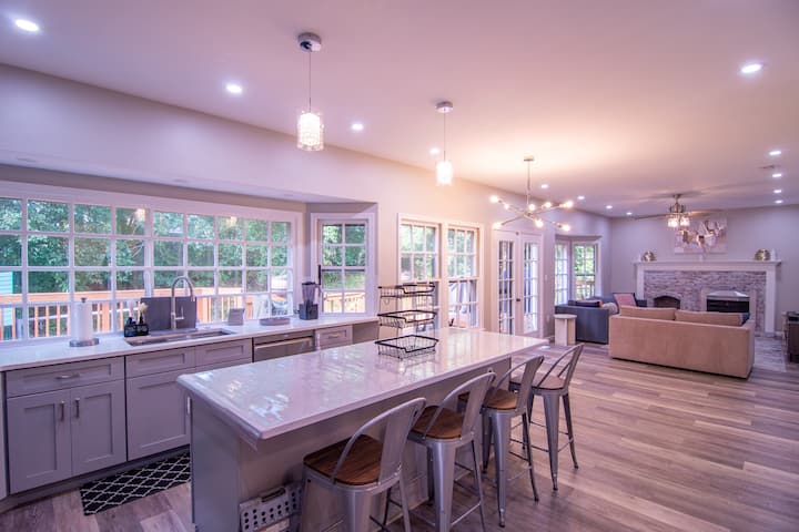Entire Modern 4br Great Location 2lvl +Parking - Lake Louise, Crofton