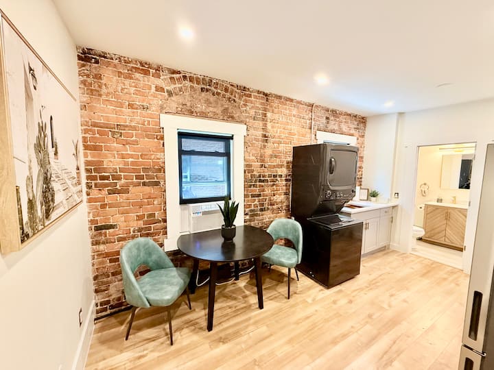 Modern Rustic Luxury - 1 Bdrm - Moncton